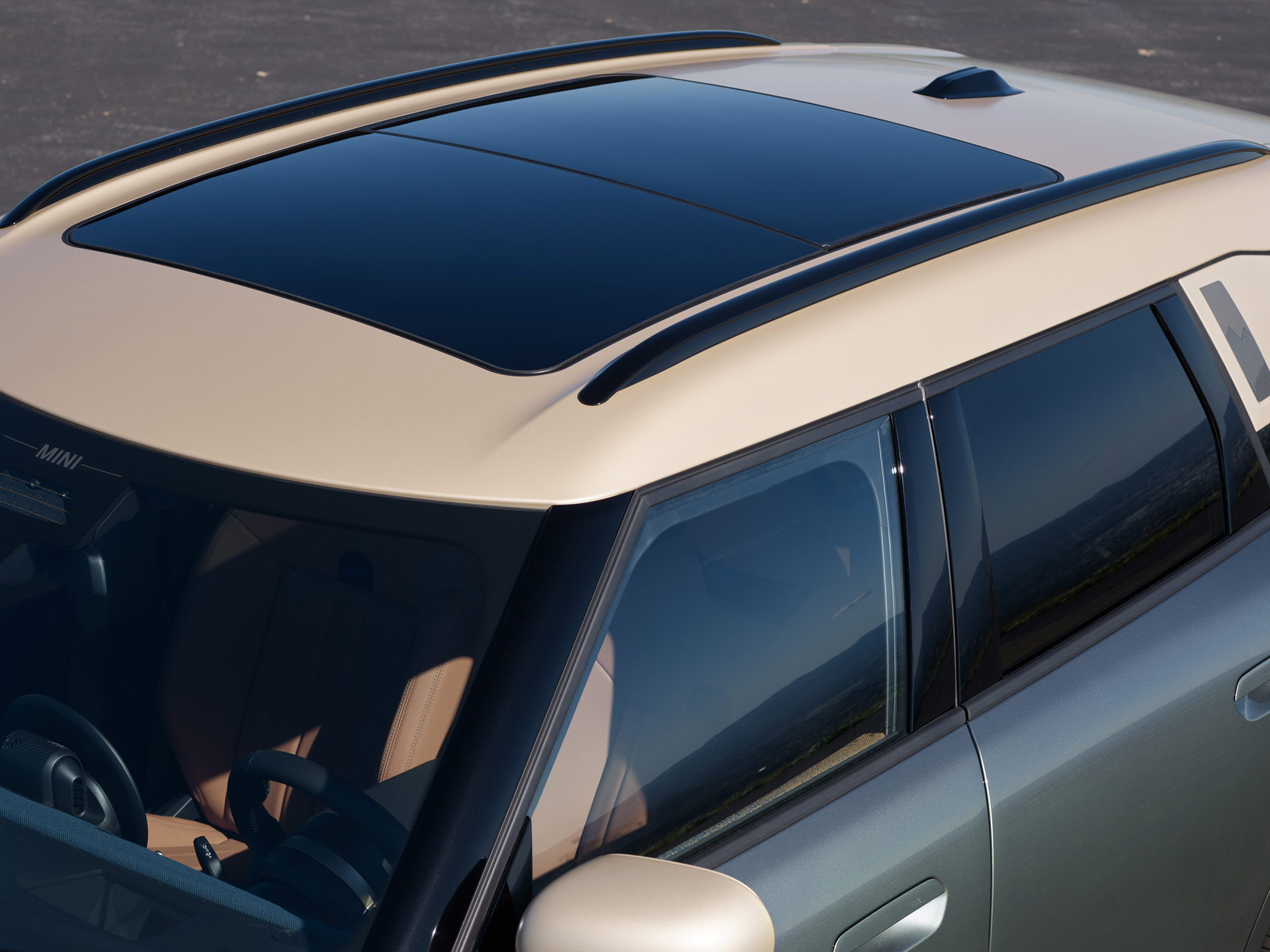 THE NEW ALL-ELECTRIC MINI COUNTRYMAN.｜MINI Japan