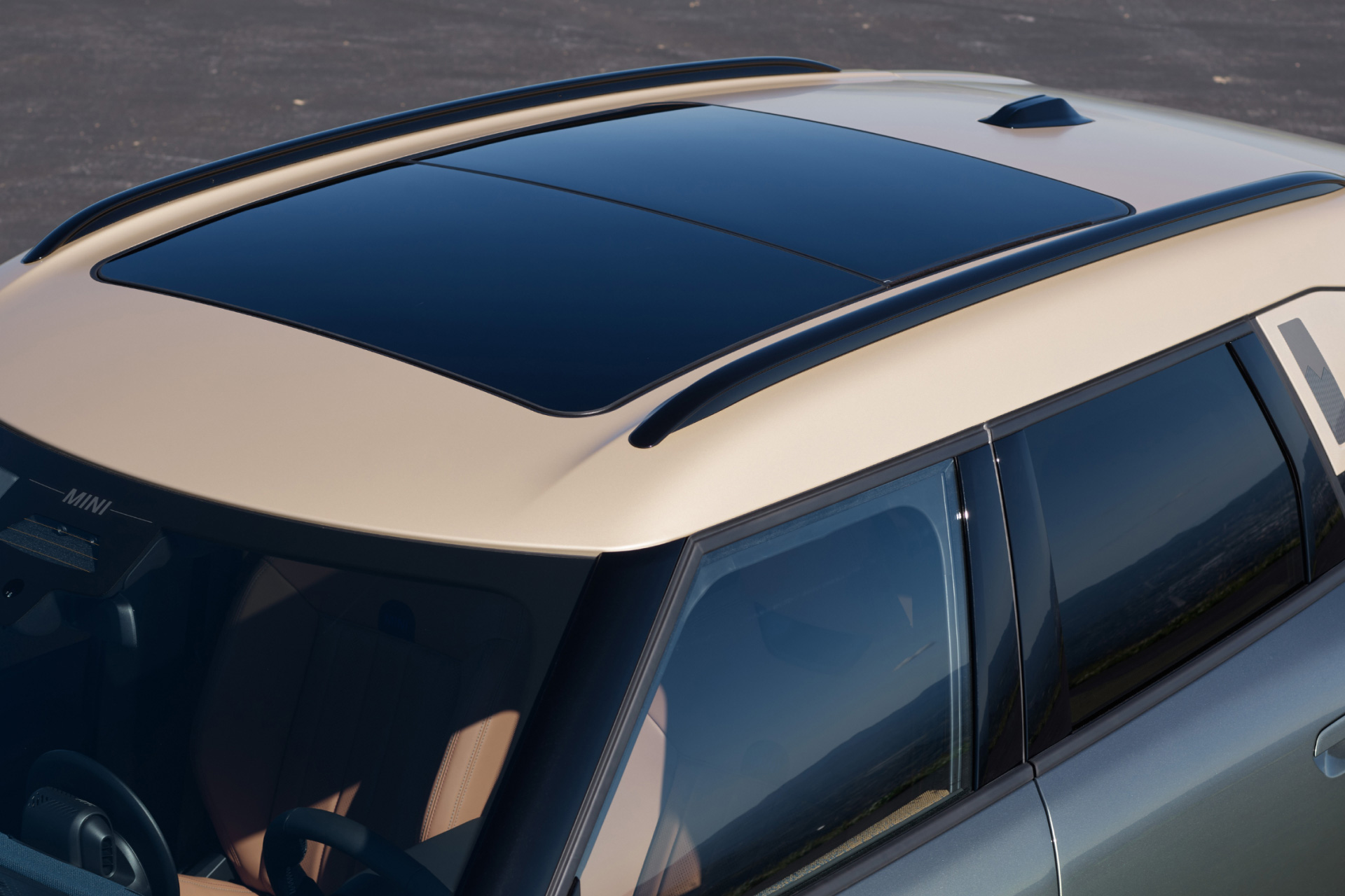 THE NEW ALL-ELECTRIC MINI COUNTRYMAN.｜MINI Japan